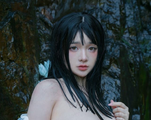 深入探索ninja阿寨寨小姐姐演绎的神明巫女角色，感受她的舞蹈之美！ - 图呜呜